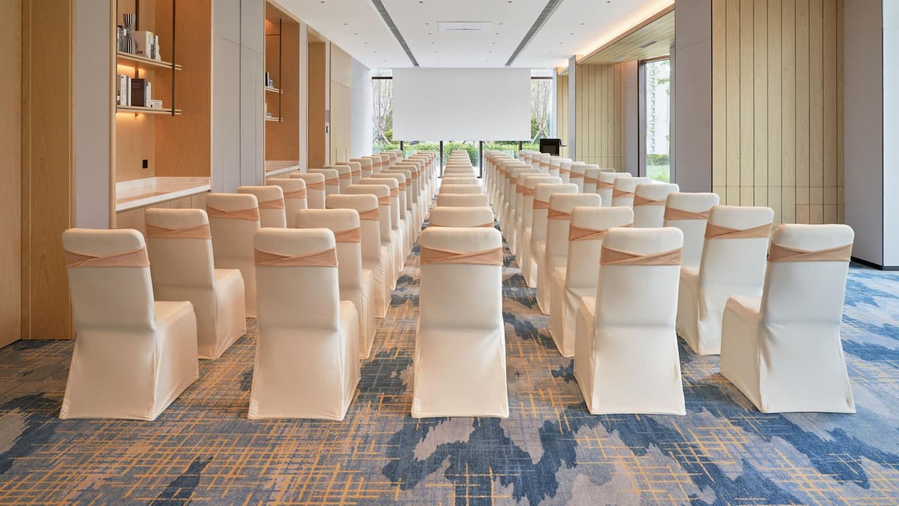 Modern Upscale Hotel Next to the Bajiaowan International Convention and ...