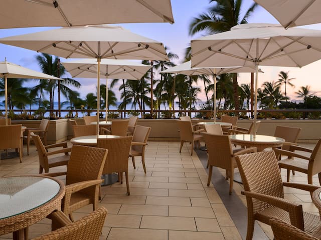 Honolulu, Hawaii Resort on Waikiki Beach | Hyatt Regency Waikiki