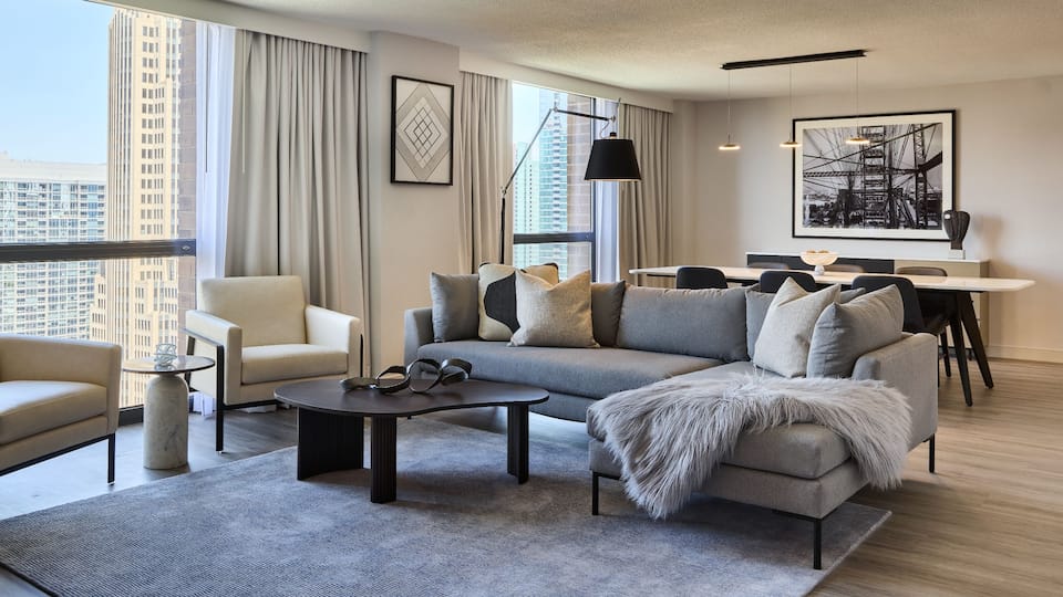 Downtown Chicago Hotel Near The Loop | Hyatt Regency Chicago