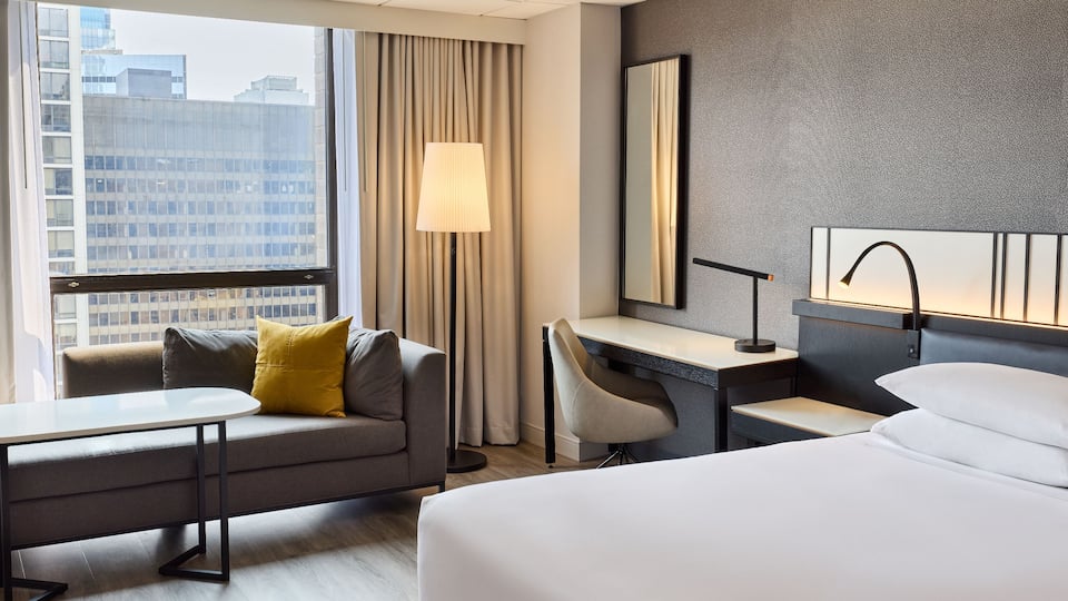 Urban Downtown Chicago Hotel Riverwalk | Hyatt Regency Chicago