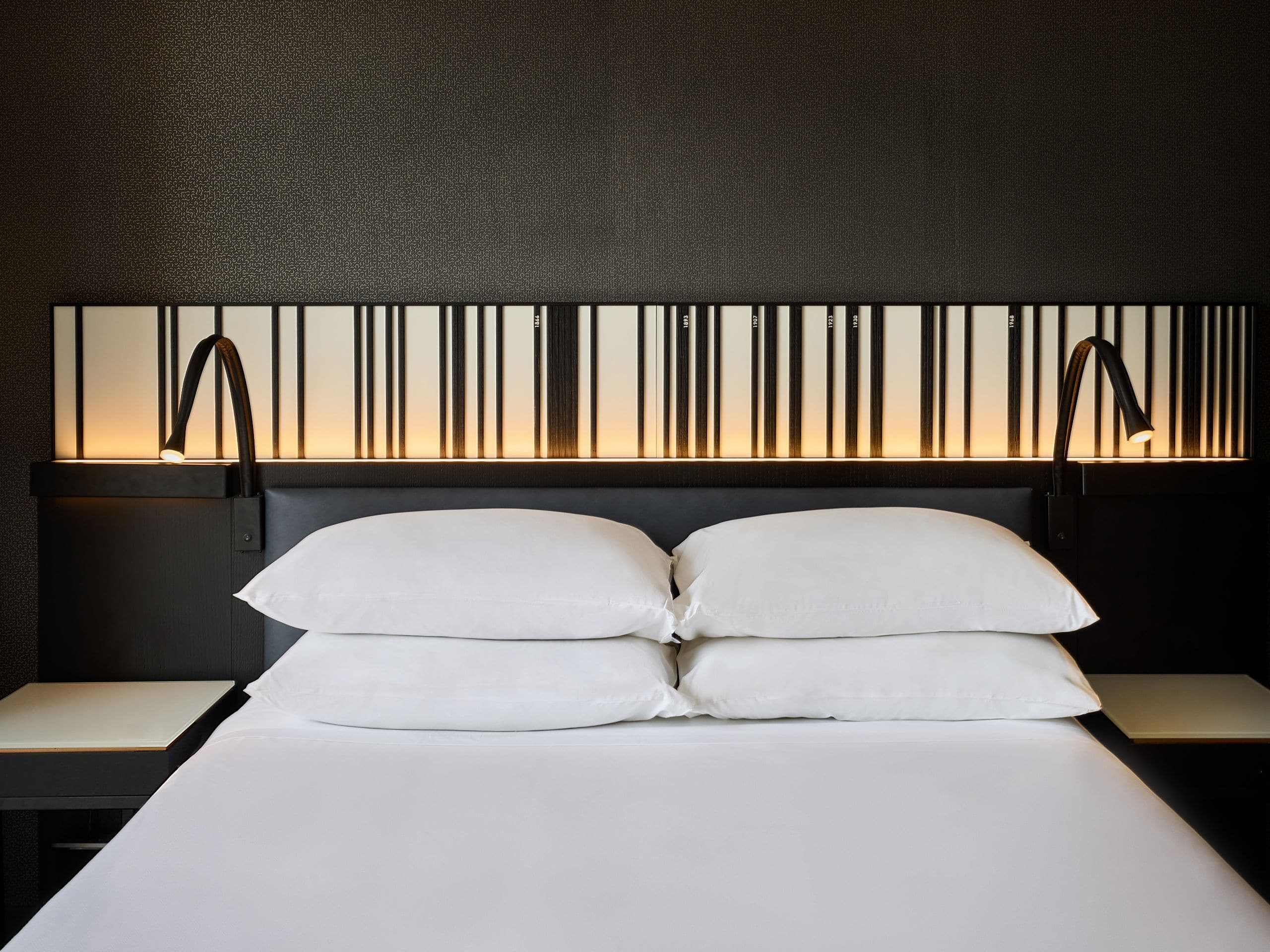 Spacious Hotel Suites in Downtown Chicago | Hyatt Regency Chicago