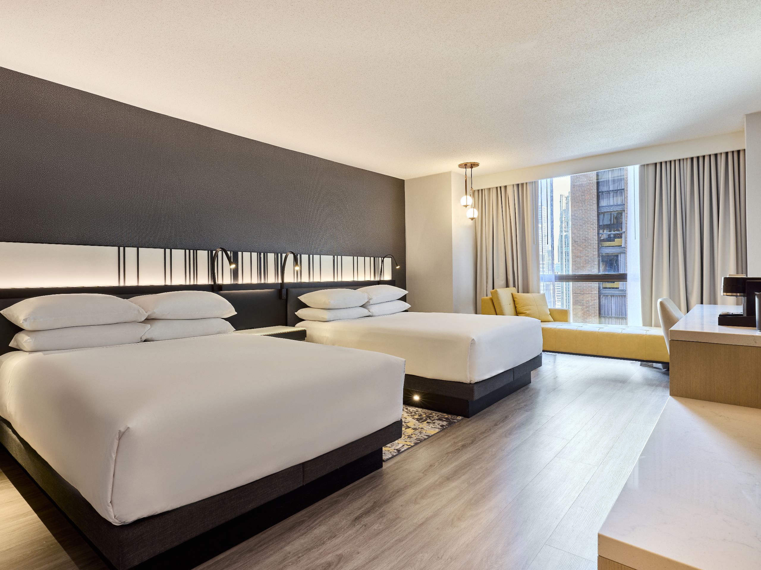 Spacious Hotel Suites in Downtown Chicago | Hyatt Regency Chicago