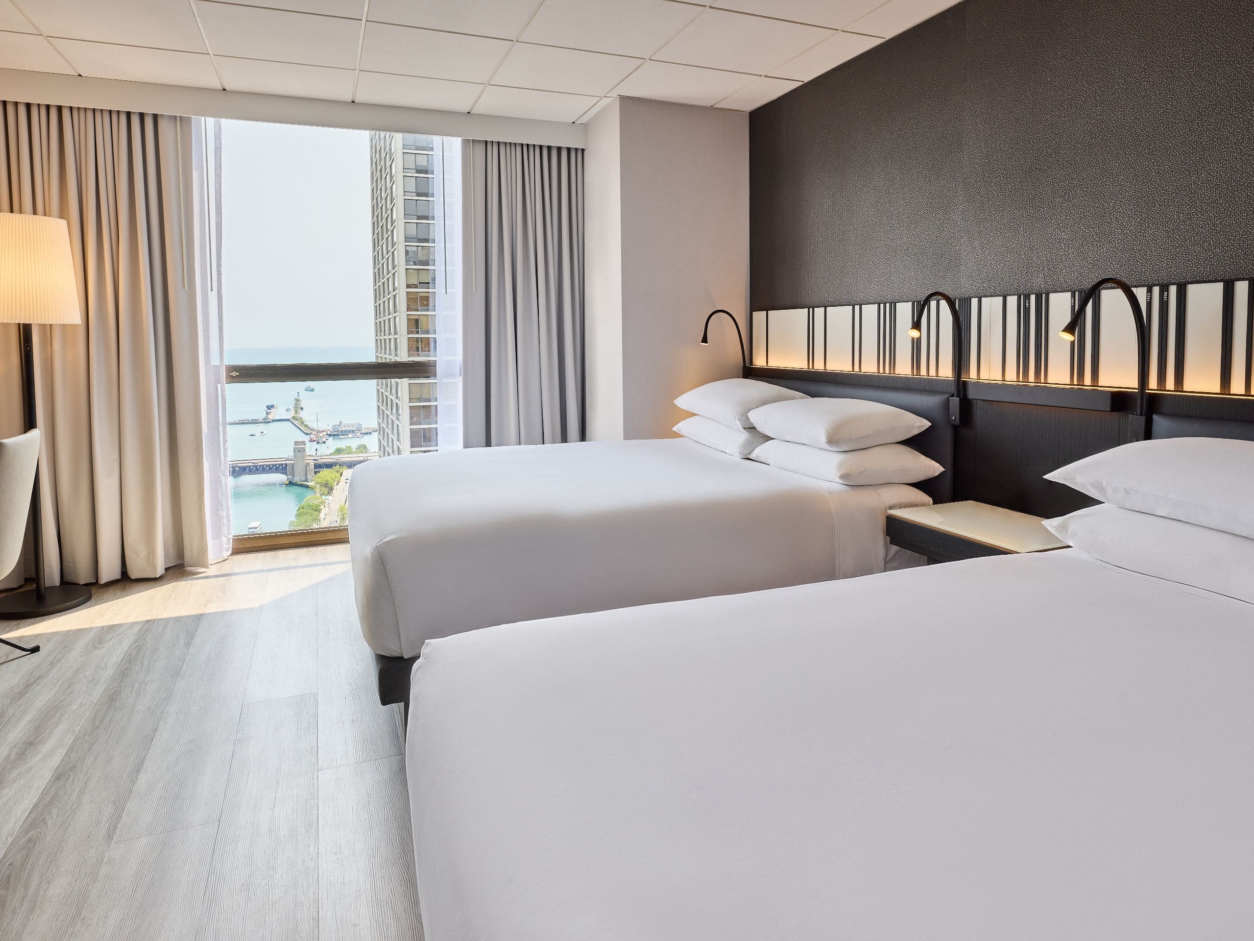 Spacious Hotel Suites in Downtown Chicago | Hyatt Regency Chicago