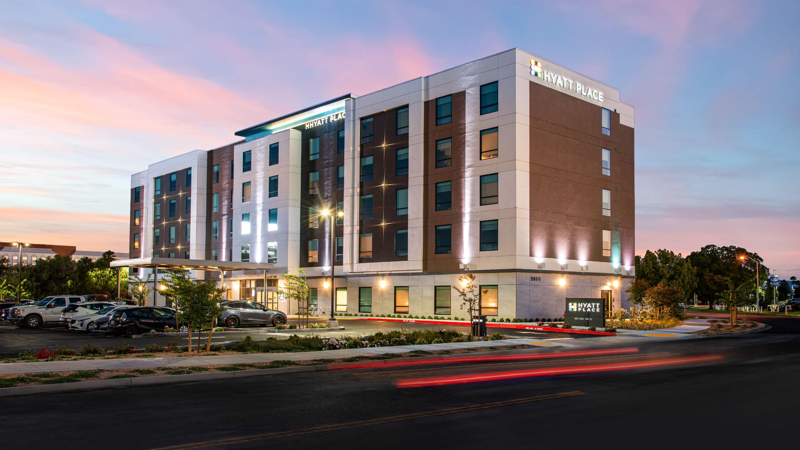 Modern Hotel in Newark, CA | Hyatt Place Newark / Silicon Valley