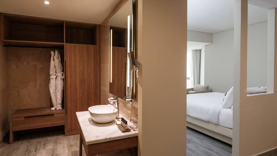 Modern Hotel Rooms & Suites Near Dream Park Giza | Hyatt Regency Cairo West