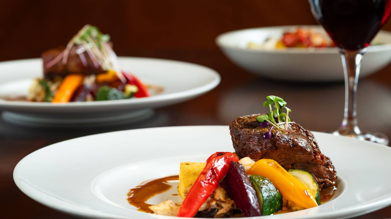 Restaurants & Bars in Downtown Calgary | Hyatt Regency Calgary