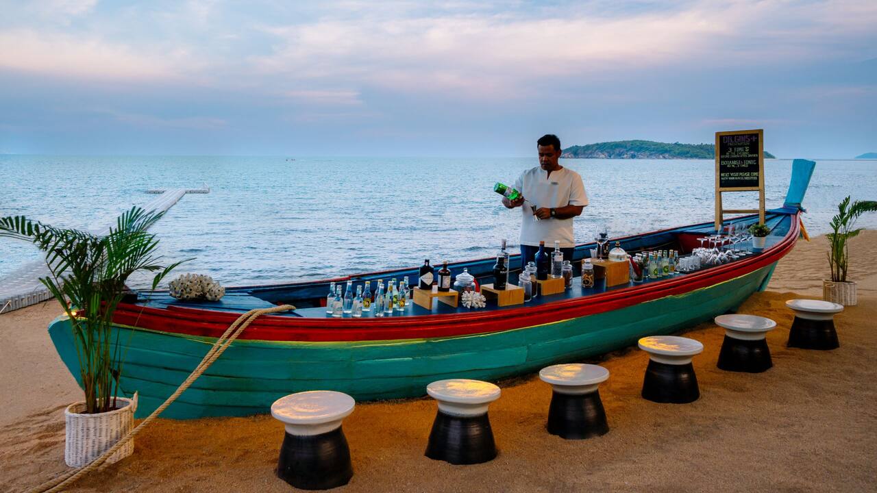 Savor coastal elegance at SESUN Grill and Beach Bar | Dining at Hyatt ...