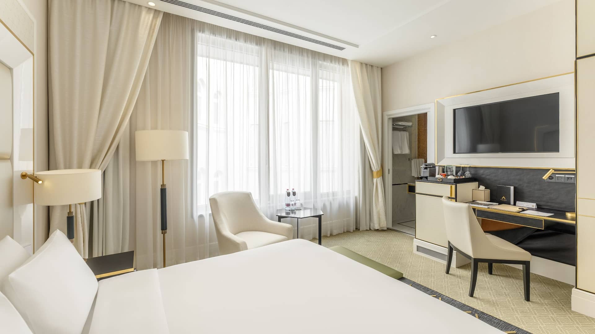 Luxury Hotel Rooms near Fashion Street Budapest | Párisi Udvar Hotel ...