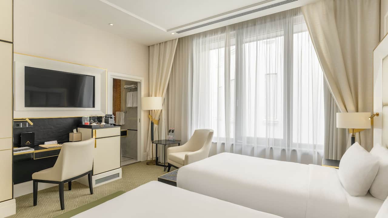 Luxury Hotel Rooms near Fashion Street Budapest | Párisi Udvar Hotel ...