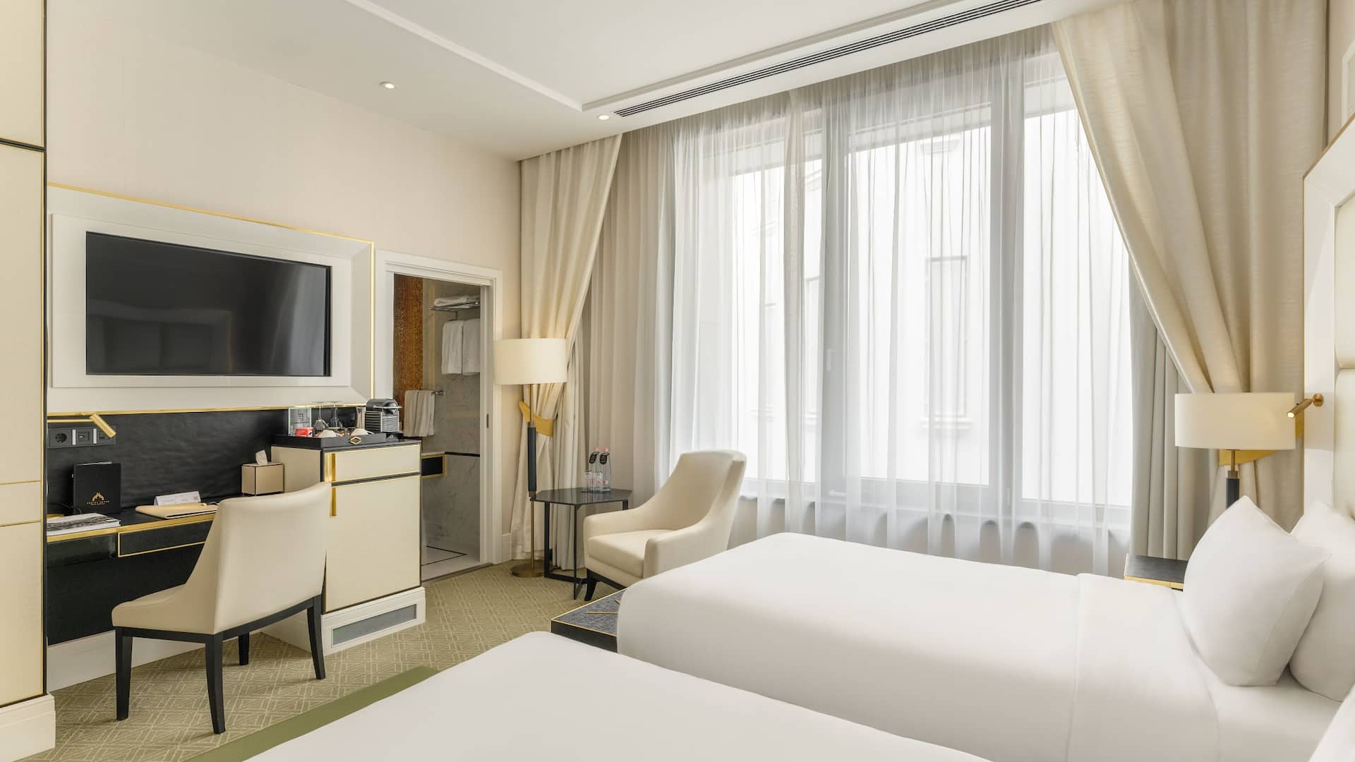 Luxury Hotel Rooms near Fashion Street Budapest | Párisi Udvar Hotel ...