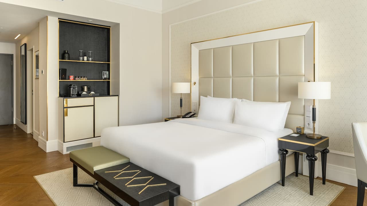 Luxury Hotel Rooms near Fashion Street Budapest | Párisi Udvar Hotel ...