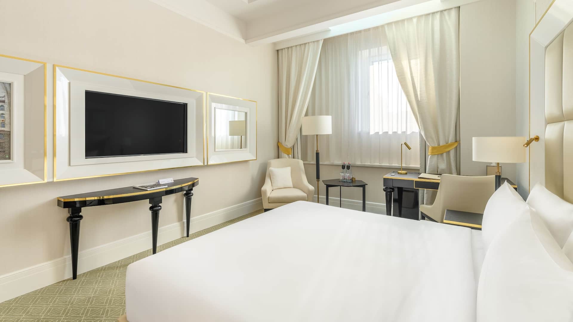 Luxury Hotel Rooms near Fashion Street Budapest | Párisi Udvar Hotel ...