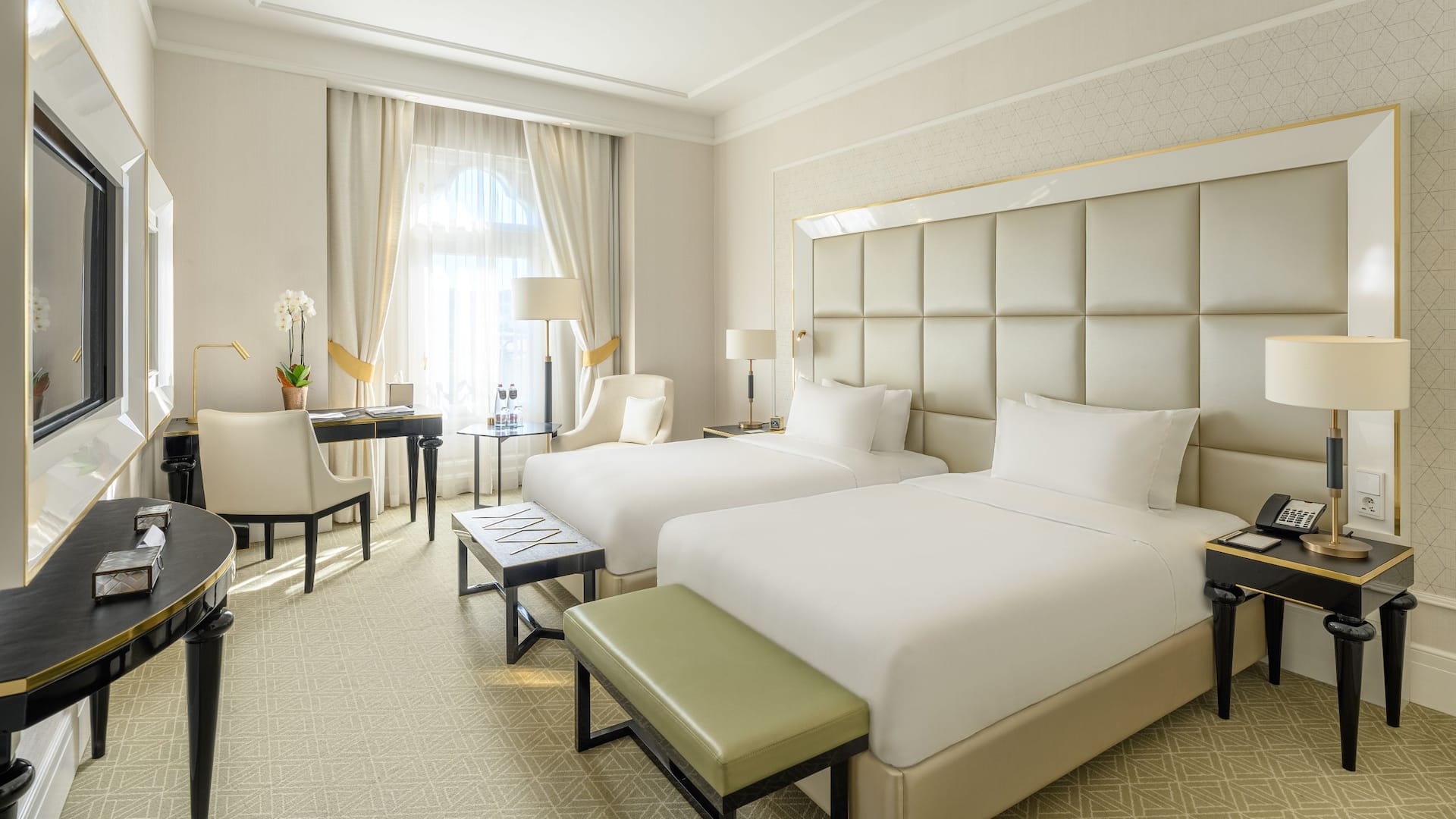 Luxury Hotel Rooms near Fashion Street Budapest | Párisi Udvar Hotel ...