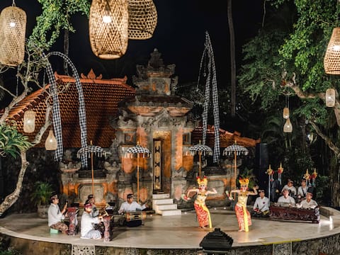 Pasar Senggol | Authentic Indonesian & Balinese Restaurant | Grand ...