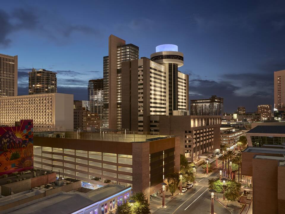 Hyatt Regency Phoenix | Book Your Downtown Convention Center Stay