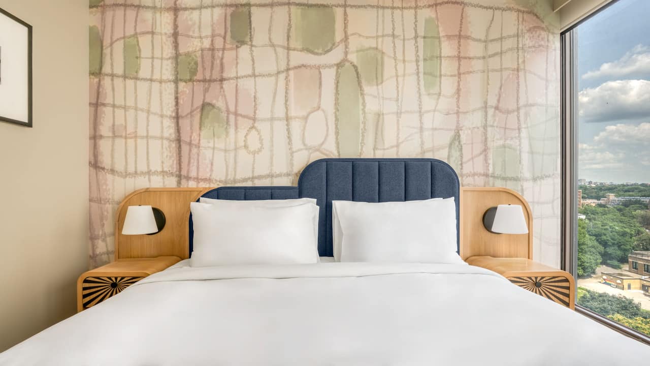 Hotel Rooms & Suites in Downtown Toronto, Canada | TOOR Hotel