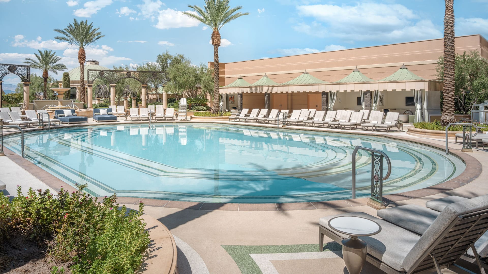 Swimming pools on the Strip | Hyatt