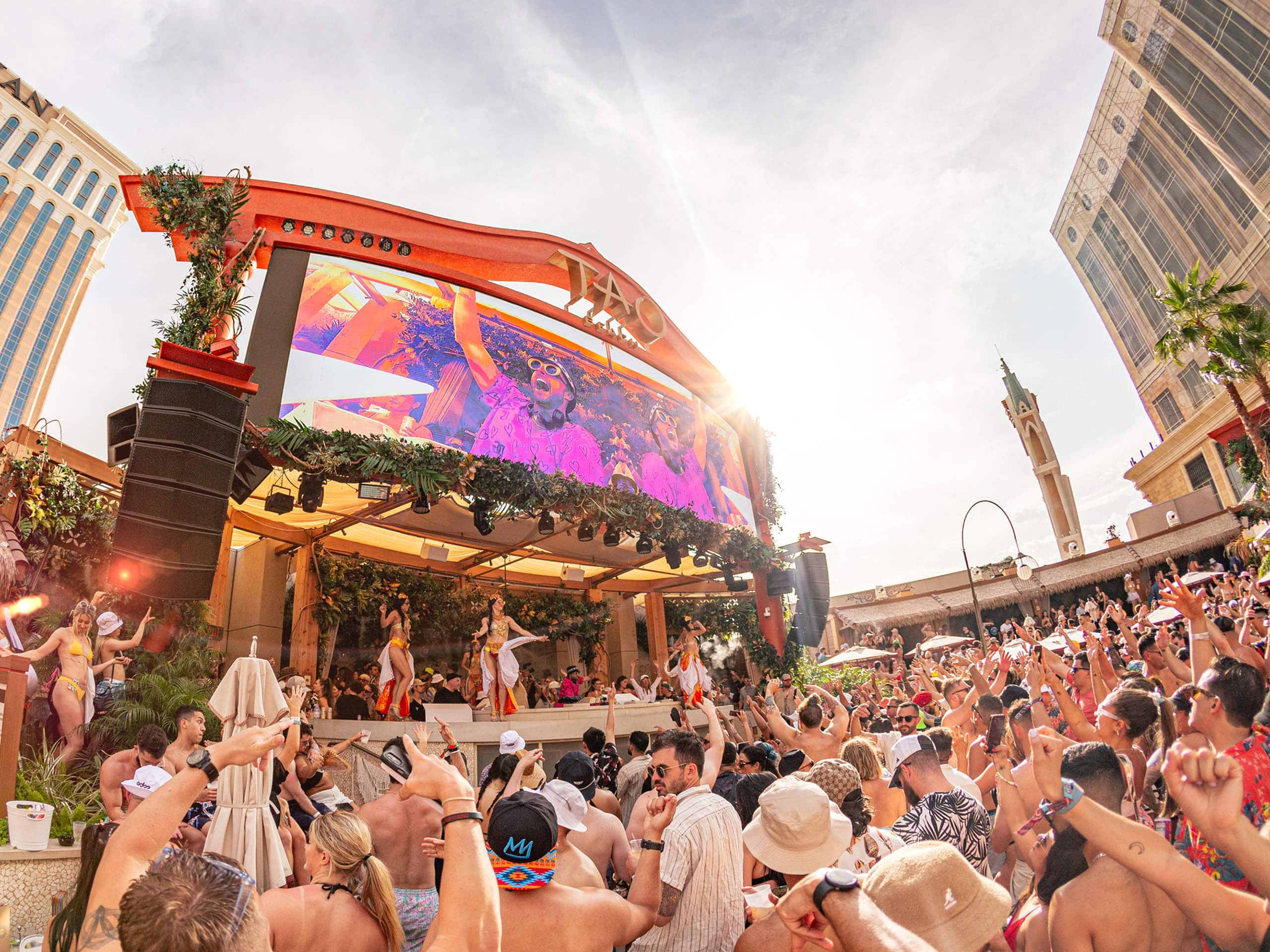 Swimming pools on the Strip | Hyatt