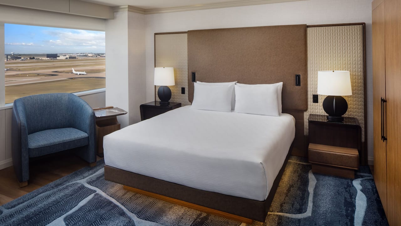 DFW Airport Hotel Rooms with Runway Views | Grand Hyatt DFW